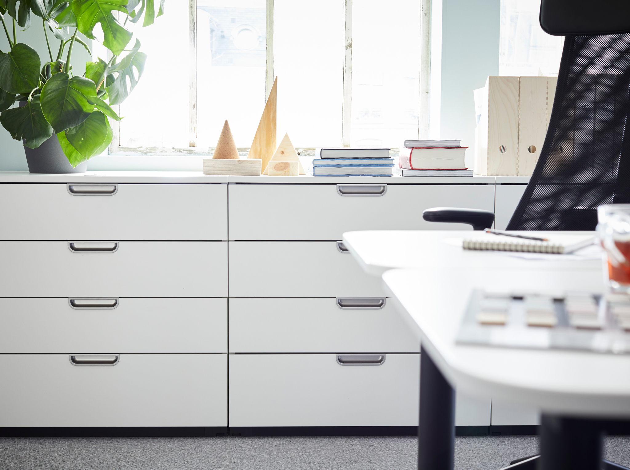 A calm office workspace - IKEA